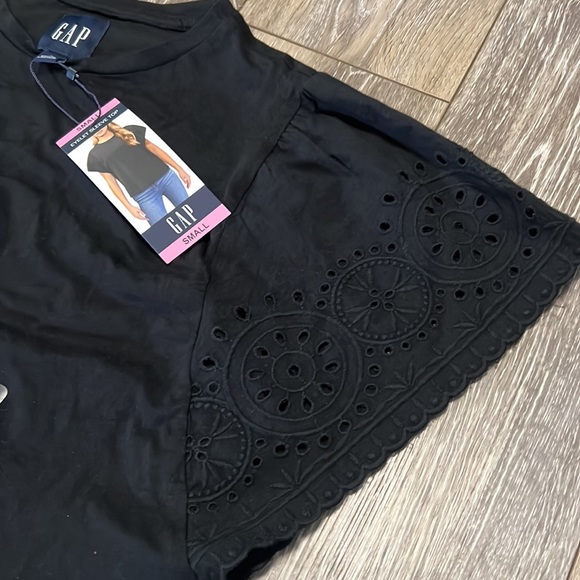 GAP | Tops | Ladies Black Gap Top | Poshmark